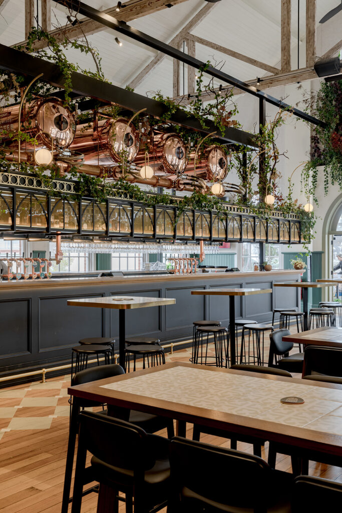 Tanks in the bar - Duotank